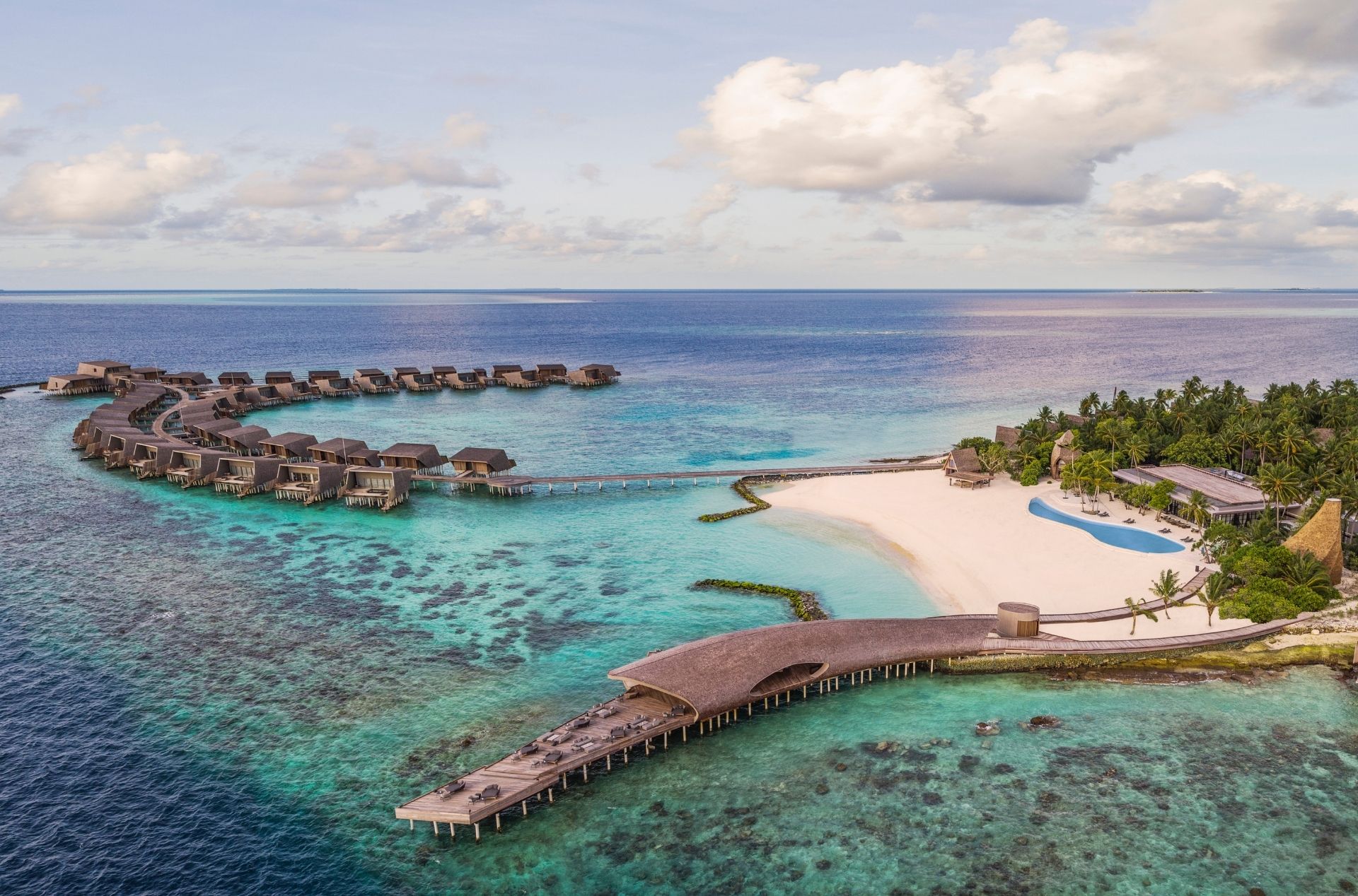 St. Regis Maldives Reopens With Padel Court, Upgraded Services | Robbreportindia.com